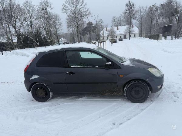 Melns Ford Fiesta 2004 Kauņa, ar dzinēja tilpumu 1.39 L un nobraukumu 225 tūkst. km par 360 €, foto 2 vietnē AUTOMOTO.COM.LV