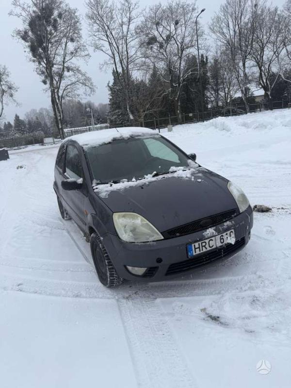 Melns Ford Fiesta 2004 Kauņa, ar dzinēja tilpumu 1.39 L un nobraukumu 225 tūkst. km par 360 €, foto 3 vietnē AUTOMOTO.COM.LV