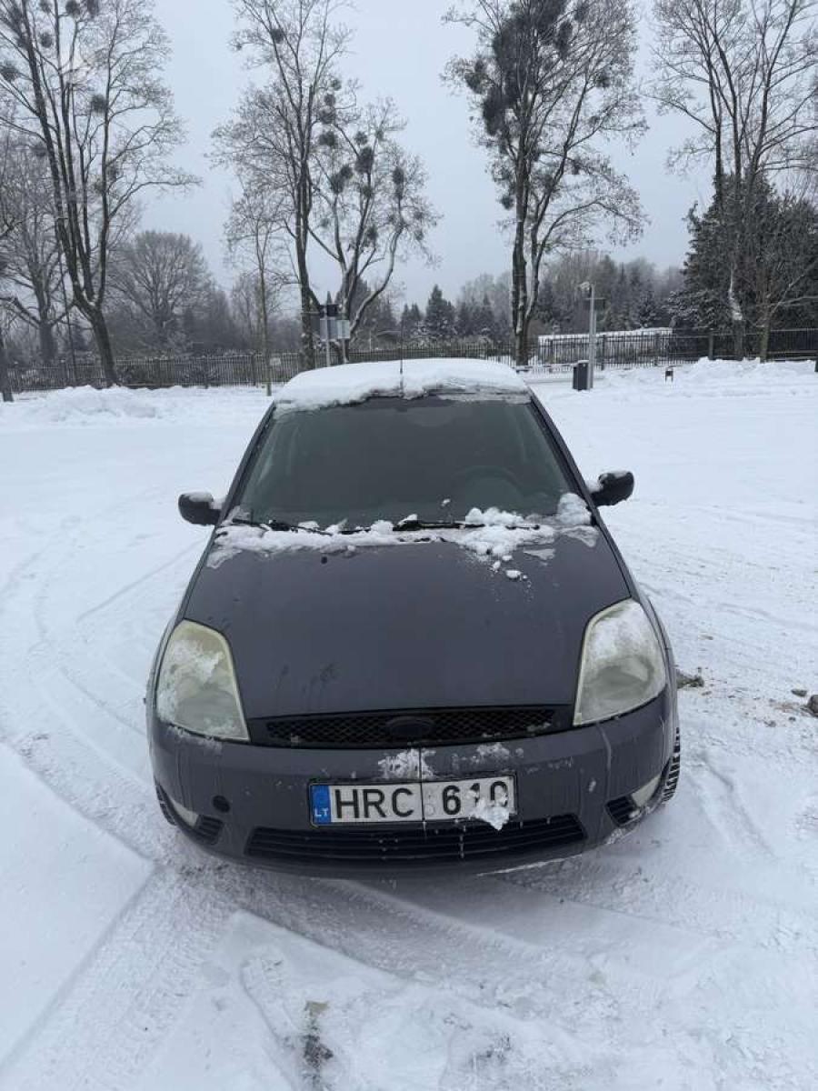 Black Ford Fiesta 2004 in Kaunas, with an engine capacity of 1.39 L and mileage of 225 thousand km for 360 €, photo 4 on AUTOMOTO.COM.LV
