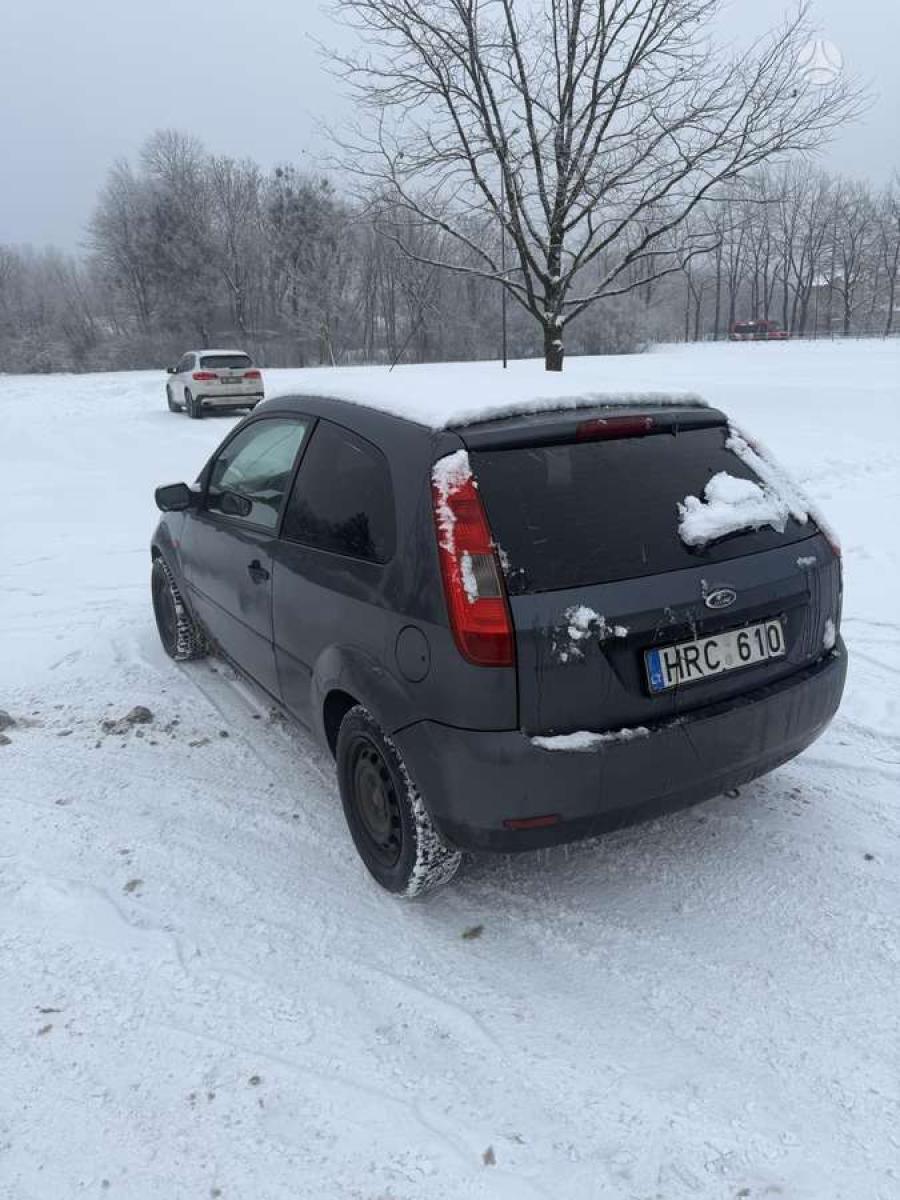 Black Ford Fiesta 2004 in Kaunas, with an engine capacity of 1.39 L and mileage of 225 thousand km for 360 €, photo 6 on AUTOMOTO.COM.LV