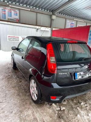 Melns Ford Fiesta 2005 Ignalina, ar dzinēja tilpumu 1.60 L un nobraukumu 231 tūkst. km par 1600 €, foto 3 vietnē AUTOMOTO.COM.LV