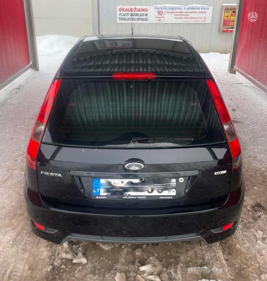 Melns Ford Fiesta 2005 Ignalina, ar dzinēja tilpumu 1.60 L un nobraukumu 231 tūkst. km par 1600 €, foto 4 vietnē AUTOMOTO.COM.LV