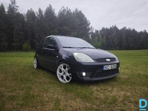 Black Ford Fiesta 2005 in Riga, with an engine capacity of 1.60 L and mileage of 375 thousand km for 2300 €, photo 5 on AUTOMOTO.COM.LV