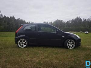 Black Ford Fiesta 2005 in Riga, with an engine capacity of 1.60 L and mileage of 375 thousand km for 2300 €, photo 6 on AUTOMOTO.COM.LV