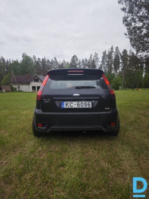 Black Ford Fiesta 2005 in Riga, with an engine capacity of 1.60 L and mileage of 375 thousand km for 2300 €, photo 8 on AUTOMOTO.COM.LV
