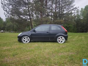 Black Ford Fiesta 2005 in Riga, with an engine capacity of 1.60 L and mileage of 375 thousand km for 2300 €, photo 10 on AUTOMOTO.COM.LV