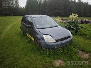 Черный Форд Фиеста 2005 в Цесис, объемом двигателя 1.60 л и пробегом 375 тыс. км за 2200 €, фото 17 на AUTOMOTO.COM.LV