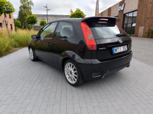 Melns Ford Fiesta 2005 Palanga, ar dzinēja tilpumu 1.60 L un nobraukumu 386 tūkst. km par 1650 €, foto 4 vietnē AUTOMOTO.COM.LV