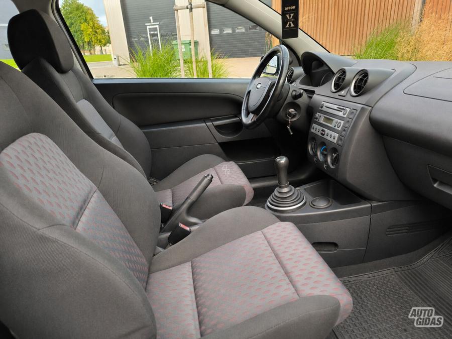 Melns Ford Fiesta 2005 Palanga, ar dzinēja tilpumu 1.60 L un nobraukumu 386 tūkst. km par 1650 €, foto 6 vietnē AUTOMOTO.COM.LV
