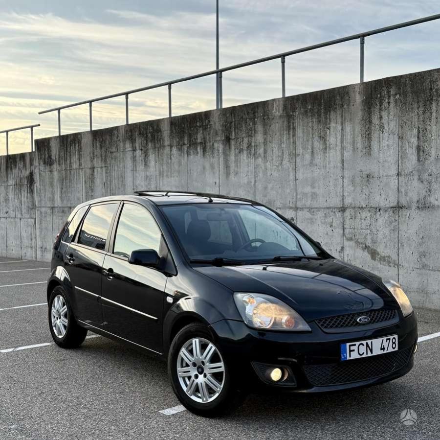 Melns Ford Fiesta 2007 Viļņa, ar dzinēja tilpumu 1.40 L un nobraukumu 147 tūkst. km par 1150 €, foto 1 vietnē AUTOMOTO.COM.LV