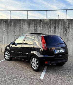 Melns Ford Fiesta 2007 Viļņa, ar dzinēja tilpumu 1.40 L un nobraukumu 147 tūkst. km par 1150 €, foto 4 vietnē AUTOMOTO.COM.LV