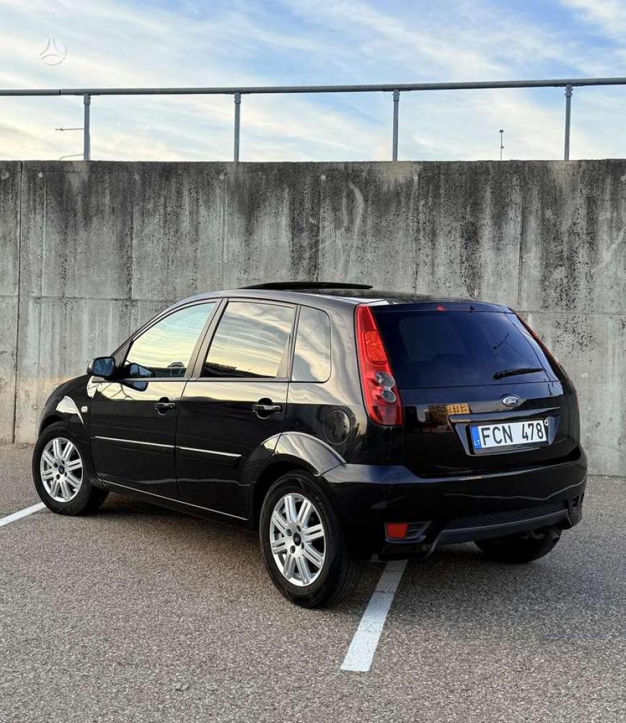 Melns Ford Fiesta 2007 Viļņa, ar dzinēja tilpumu 1.40 L un nobraukumu 147 tūkst. km par 1150 €, foto 4 vietnē AUTOMOTO.COM.LV