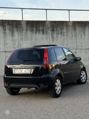 Melns Ford Fiesta 2007 Viļņa, ar dzinēja tilpumu 1.40 L un nobraukumu 147 tūkst. km par 1150 €, foto 5 vietnē AUTOMOTO.COM.LV