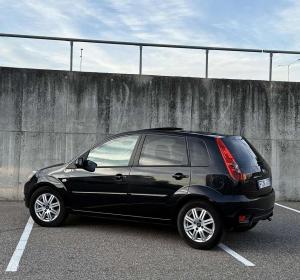 Melns Ford Fiesta 2007 Viļņa, ar dzinēja tilpumu 1.40 L un nobraukumu 147 tūkst. km par 1150 €, foto 6 vietnē AUTOMOTO.COM.LV