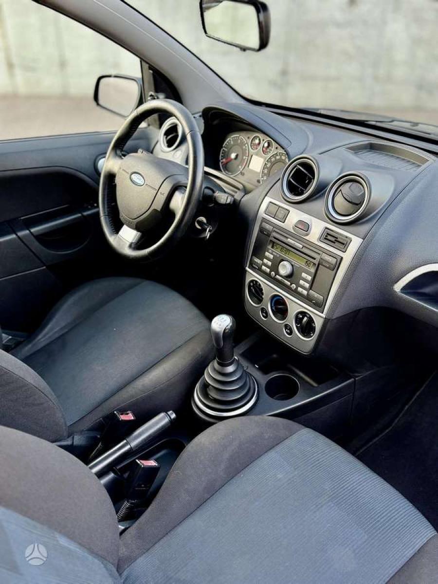 Melns Ford Fiesta 2007 Viļņa, ar dzinēja tilpumu 1.40 L un nobraukumu 147 tūkst. km par 1150 €, foto 11 vietnē AUTOMOTO.COM.LV