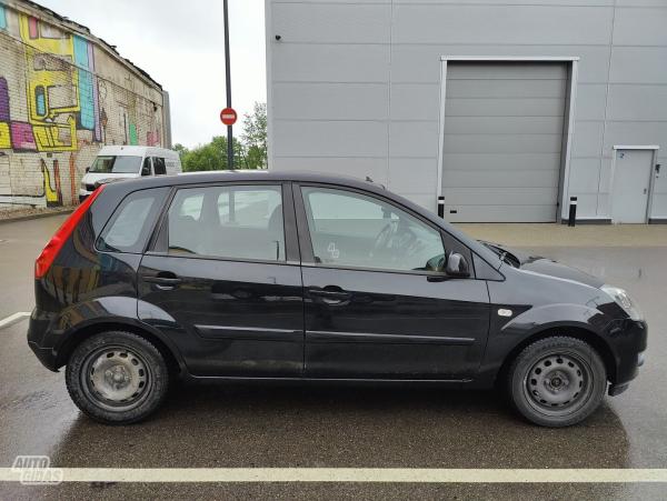 Melns Ford Fiesta 2008 Viļņa, ar dzinēja tilpumu 1.40 L un nobraukumu 115 tūkst. km par 1500 €, foto 5 vietnē AUTOMOTO.COM.LV