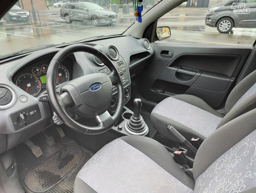 Black Ford Fiesta 2008 in Vilnius, with an engine capacity of 1.40 L and mileage of 115 thousand km for 1500 €, photo 8 on AUTOMOTO.COM.LV