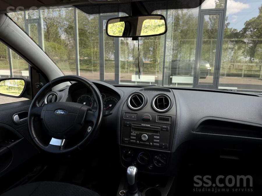 Melns Ford Fiesta 2008 Tukums, ar dzinēja tilpumu 1.40 L un nobraukumu 267 tūkst. km par 1600 €, foto 10 vietnē AUTOMOTO.COM.LV