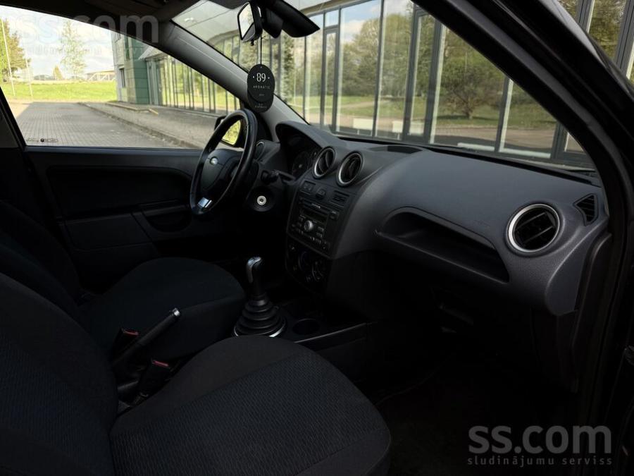 Melns Ford Fiesta 2008 Tukums, ar dzinēja tilpumu 1.40 L un nobraukumu 267 tūkst. km par 1600 €, foto 11 vietnē AUTOMOTO.COM.LV