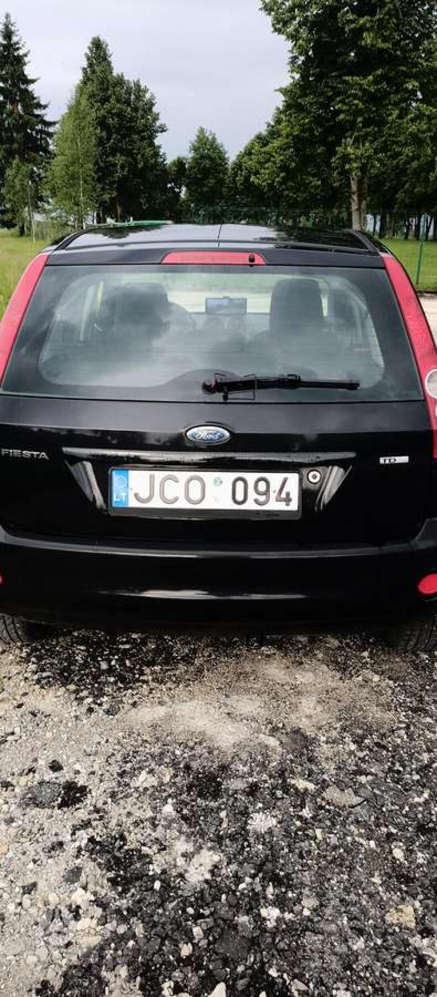 Black Ford Fiesta 2008 in Naujoji Akmene, with an engine capacity of 1.40 L and mileage of 227 thousand km for 1700 €, photo 3 on AUTOMOTO.COM.LV