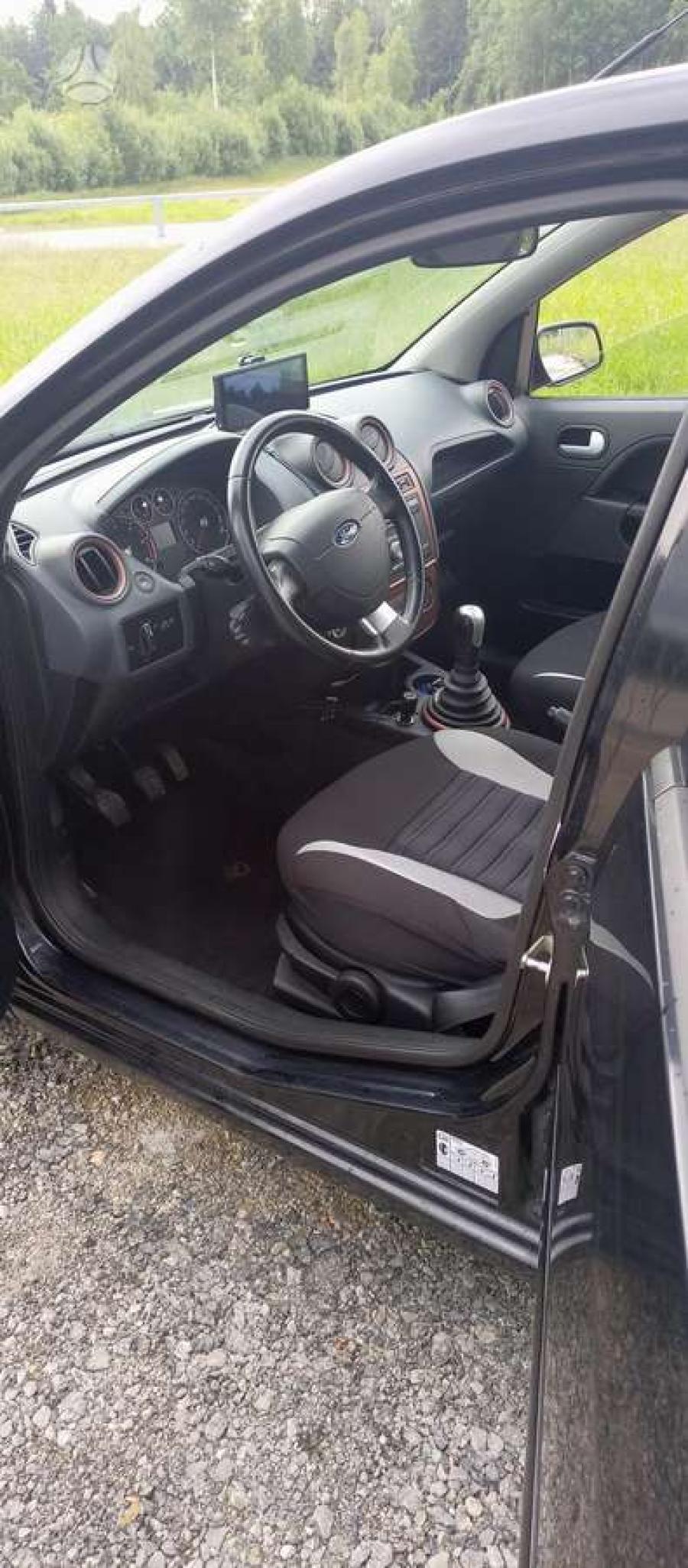 Black Ford Fiesta 2008 in Naujoji Akmene, with an engine capacity of 1.40 L and mileage of 227 thousand km for 1700 €, photo 7 on AUTOMOTO.COM.LV