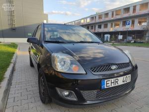 Melns Ford Fiesta 2008 Viļņa, ar dzinēja tilpumu 1.40 L un nobraukumu 115 tūkst. km par 950 €, foto  vietnē AUTOMOTO.COM.LV