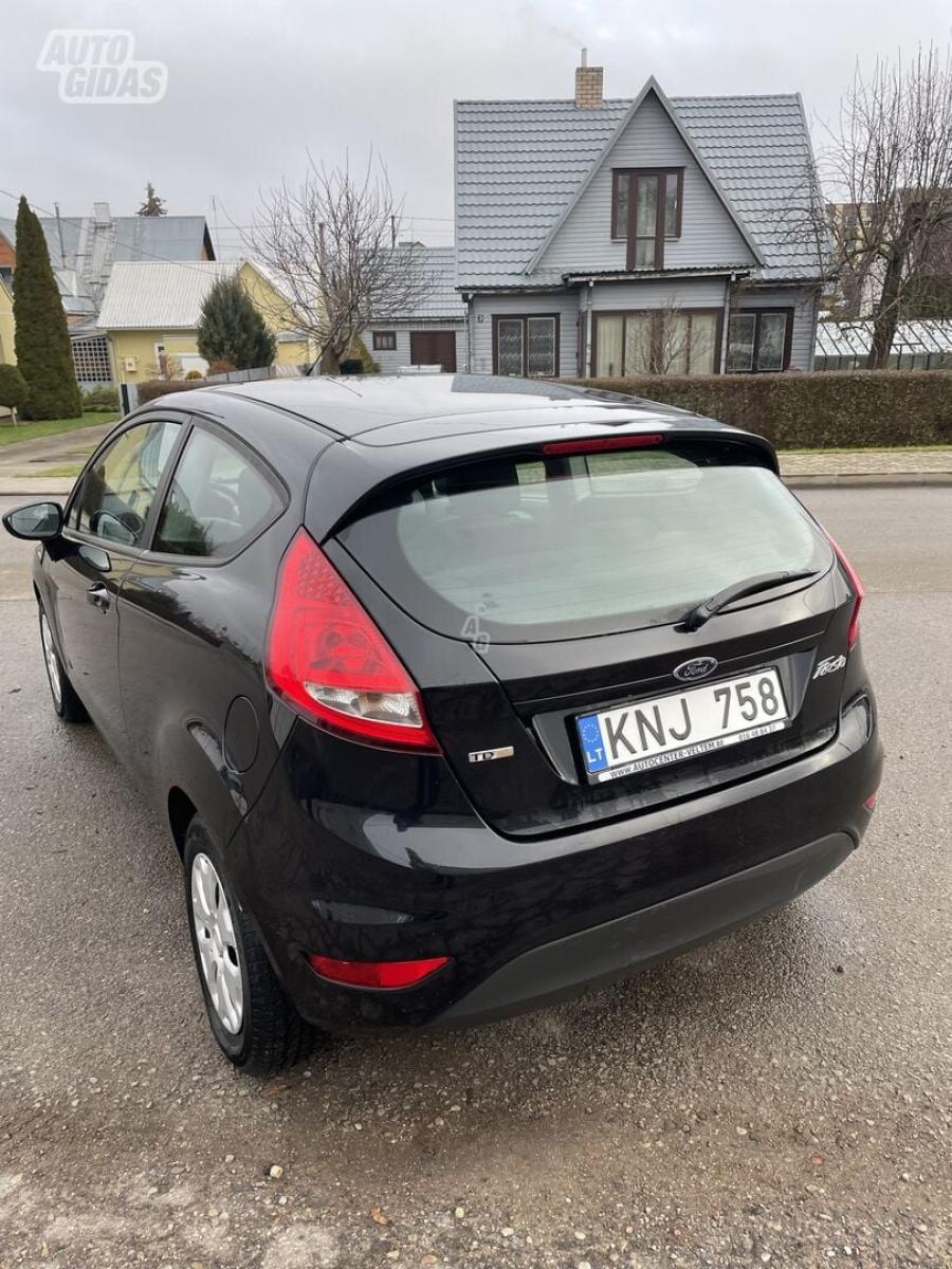 Black Ford Fiesta 2009 in Alytus, with an engine capacity of 1.60 L and mileage of 280 thousand km for 1600 €, photo 6 on AUTOMOTO.COM.LV