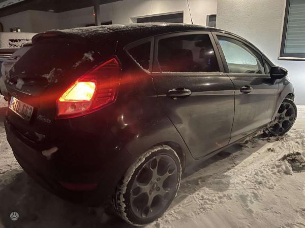 Melns Ford Fiesta 2009 Kauņa, ar dzinēja tilpumu 1.56 L un nobraukumu 268 tūkst. km par 2250 €, foto 2 vietnē AUTOMOTO.COM.LV