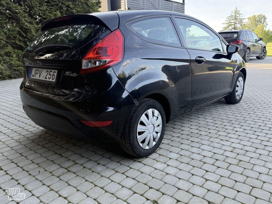 Black Ford Fiesta 2009 in Elektrenai, with an engine capacity of 1.60 L and mileage of 164 thousand km for 2200 €, photo 4 on AUTOMOTO.COM.LV