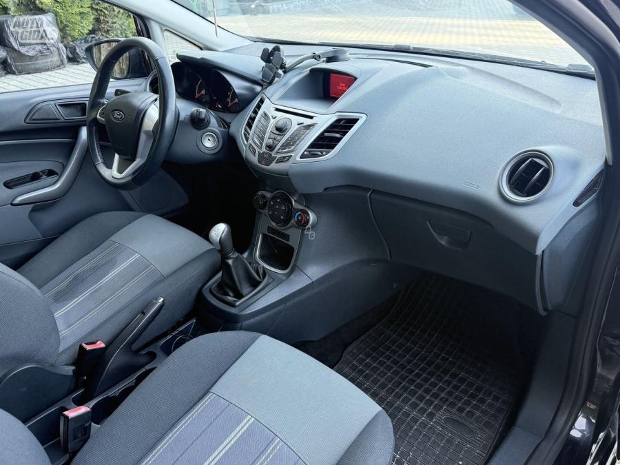 Black Ford Fiesta 2009 in Elektrenai, with an engine capacity of 1.60 L and mileage of 164 thousand km for 2200 €, photo 9 on AUTOMOTO.COM.LV