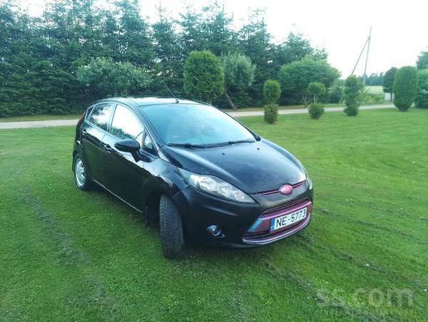 Black Ford Fiesta 2009 in Valmiera, with an engine capacity of 1.40 L and mileage of 312 thousand km for 1800 €, photo 1 on AUTOMOTO.COM.LV