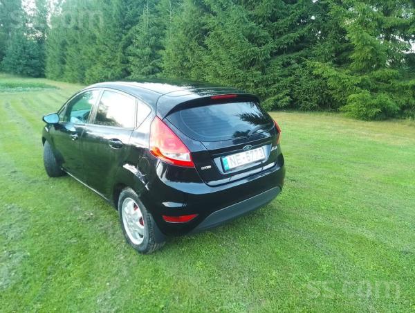 Black Ford Fiesta 2009 in Valmiera, with an engine capacity of 1.40 L and mileage of 312 thousand km for 1800 €, photo 2 on AUTOMOTO.COM.LV