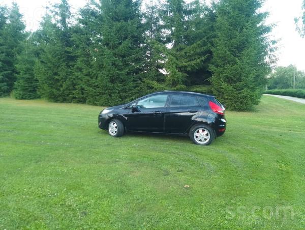Black Ford Fiesta 2009 in Valmiera, with an engine capacity of 1.40 L and mileage of 312 thousand km for 1800 €, photo 4 on AUTOMOTO.COM.LV