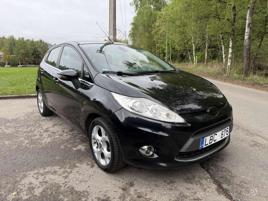 Black Ford Fiesta 2009 in Kaunas, with an engine capacity of 1.56 L and mileage of 294 thousand km for 2100 €, photo 1 on AUTOMOTO.COM.LV