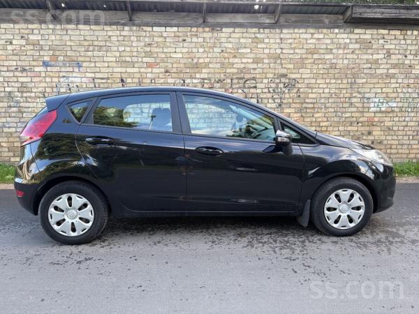Melns Ford Fiesta 2009 Jelgava, ar dzinēja tilpumu 1.40 L un nobraukumu 0 tūkst. km par 2150 €, foto 5 vietnē AUTOMOTO.COM.LV