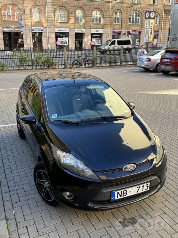 Melns Ford Fiesta 2010 Rīga, ar dzinēja tilpumu 1.40 L un nobraukumu 310 tūkst. km par 1680 €, foto 4 vietnē AUTOMOTO.COM.LV