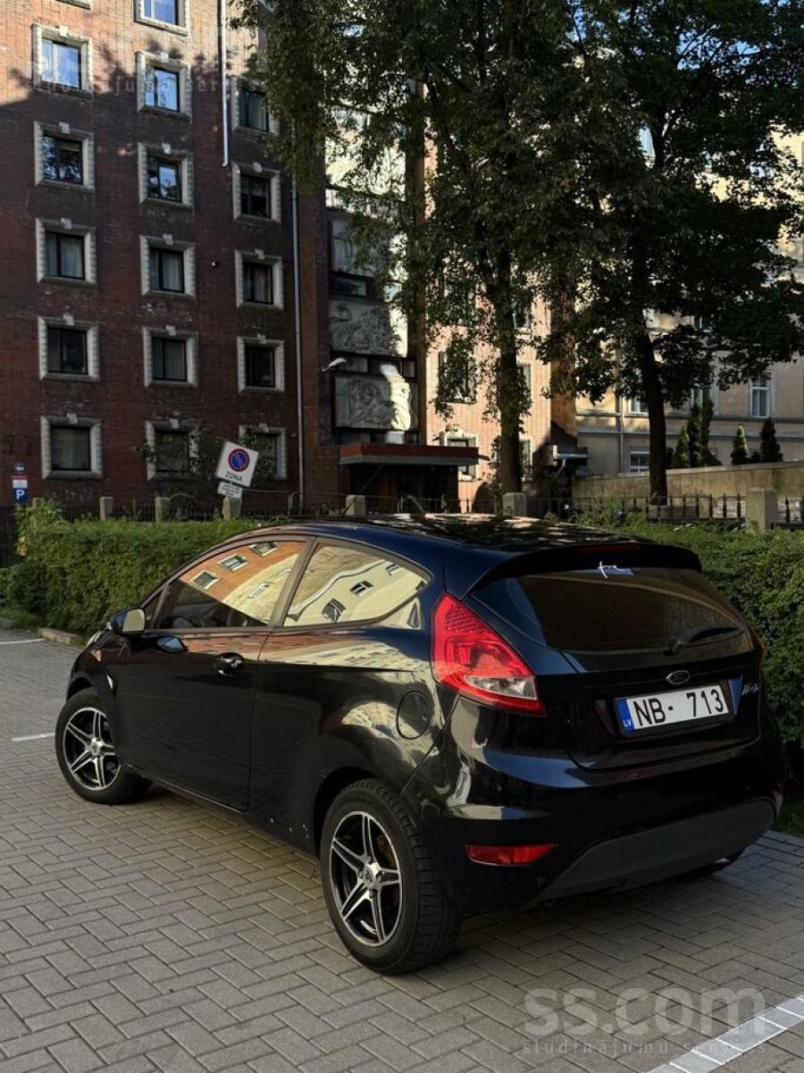 Black Ford Fiesta 2010 in Riga, with an engine capacity of 1.40 L and mileage of 310 thousand km for 1680 €, photo 6 on AUTOMOTO.COM.LV
