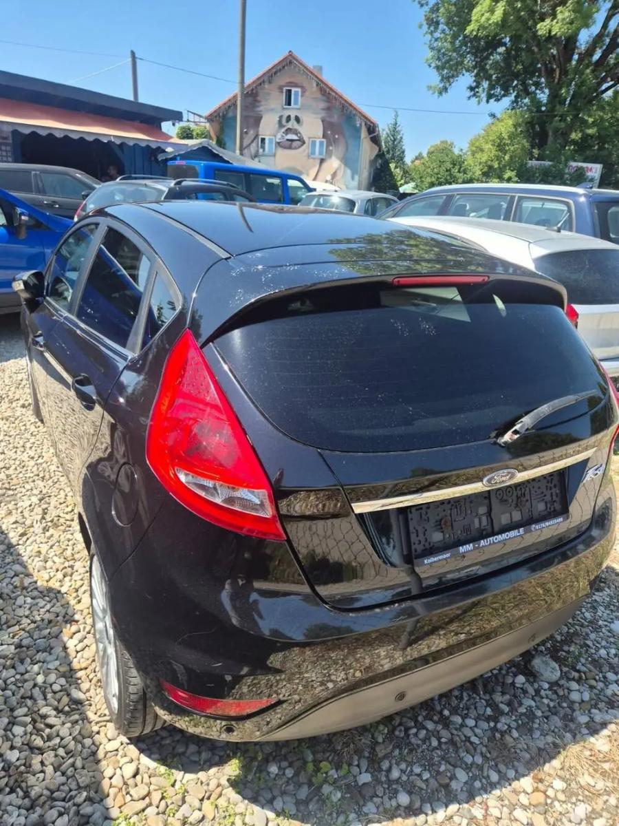 Melns Ford Fiesta 2010 Talsi, ar dzinēja tilpumu 1.40 L un nobraukumu 177 tūkst. km par 5500 €, foto 3 vietnē AUTOMOTO.COM.LV