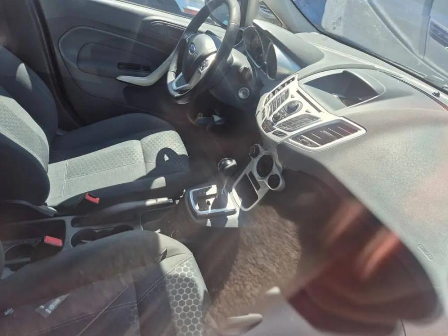 Melns Ford Fiesta 2010 Talsi, ar dzinēja tilpumu 1.40 L un nobraukumu 177 tūkst. km par 5500 €, foto 4 vietnē AUTOMOTO.COM.LV