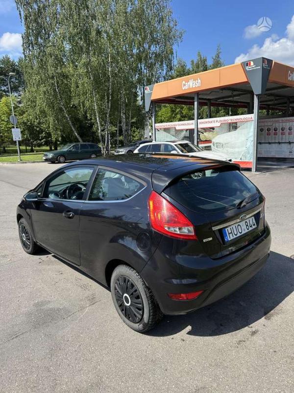 Melns Ford Fiesta 2010 Kauņa, ar dzinēja tilpumu 1.57 L un nobraukumu 229 tūkst. km par 1400 €, foto 3 vietnē AUTOMOTO.COM.LV