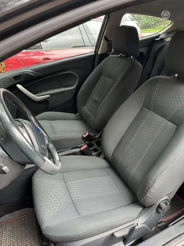 Melns Ford Fiesta 2010 Kauņa, ar dzinēja tilpumu 1.57 L un nobraukumu 229 tūkst. km par 1400 €, foto 6 vietnē AUTOMOTO.COM.LV