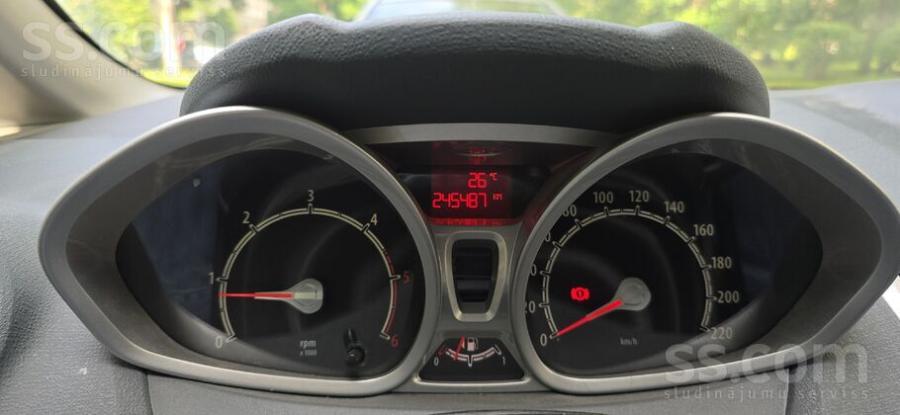 Melns Ford Fiesta 2010 Rīga, ar dzinēja tilpumu 1.60 L un nobraukumu 245 tūkst. km par 2500 €, foto 3 vietnē AUTOMOTO.COM.LV