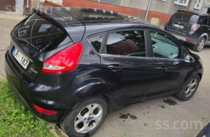 Melns Ford Fiesta 2010 Rīga, ar dzinēja tilpumu 1.60 L un nobraukumu 245 tūkst. km par 2500 €, foto 4 vietnē AUTOMOTO.COM.LV