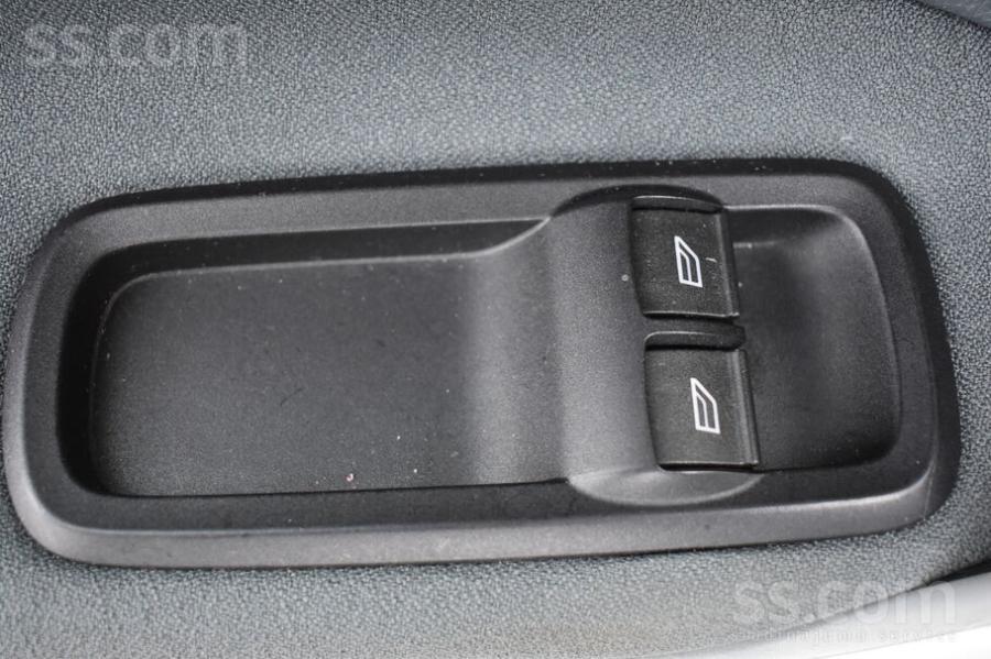 Black Ford Fiesta 2010 in Talsi, with an engine capacity of 1.40 L and mileage of 177 thousand km for 5800 €, photo 11 on AUTOMOTO.COM.LV