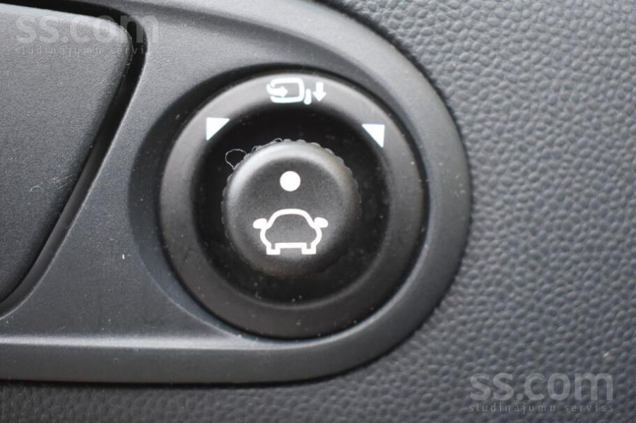 Black Ford Fiesta 2010 in Talsi, with an engine capacity of 1.40 L and mileage of 177 thousand km for 5800 €, photo 12 on AUTOMOTO.COM.LV