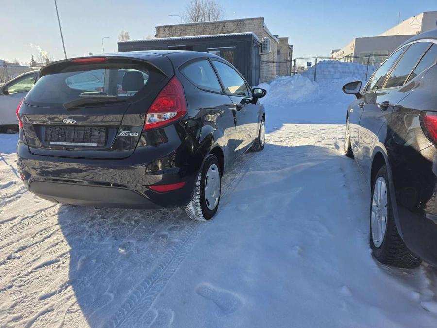 Black Ford Fiesta 2011 in Siauliai, with an engine capacity of 1.24 L and mileage of 161 thousand km for 2500 €, photo 4 on AUTOMOTO.COM.LV
