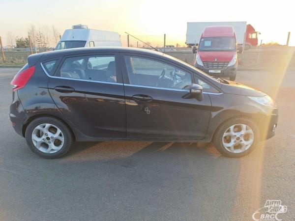 Black Ford Fiesta 2011 in Avizieniai, with an engine capacity of 1.60 L and mileage of 305 thousand km for 900 €, photo 6 on AUTOMOTO.COM.LV