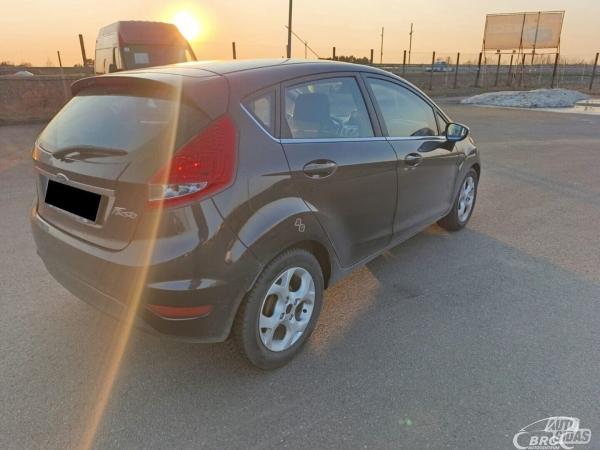 Black Ford Fiesta 2011 in Avizieniai, with an engine capacity of 1.60 L and mileage of 305 thousand km for 900 €, photo 7 on AUTOMOTO.COM.LV