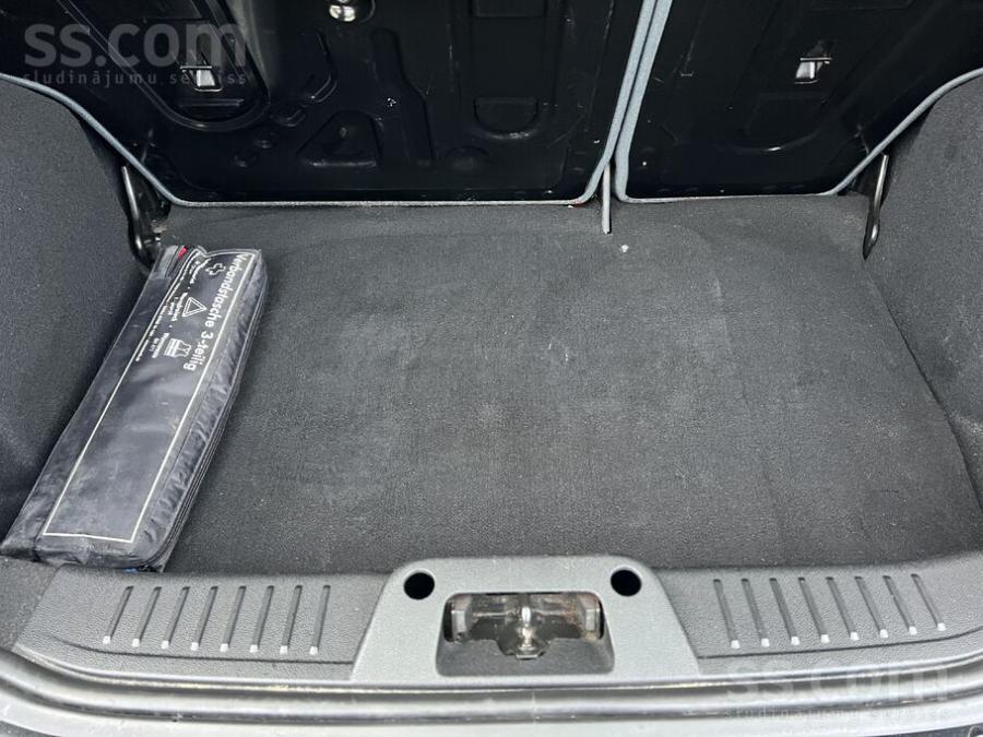 Melns Ford Fiesta 2011 Jelgava, ar dzinēja tilpumu 1.30 L un nobraukumu 163 tūkst. km par 2995 €, foto 8 vietnē AUTOMOTO.COM.LV