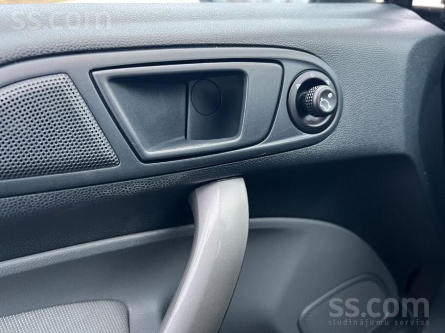 Melns Ford Fiesta 2011 Jelgava, ar dzinēja tilpumu 1.30 L un nobraukumu 163 tūkst. km par 2995 €, foto 23 vietnē AUTOMOTO.COM.LV